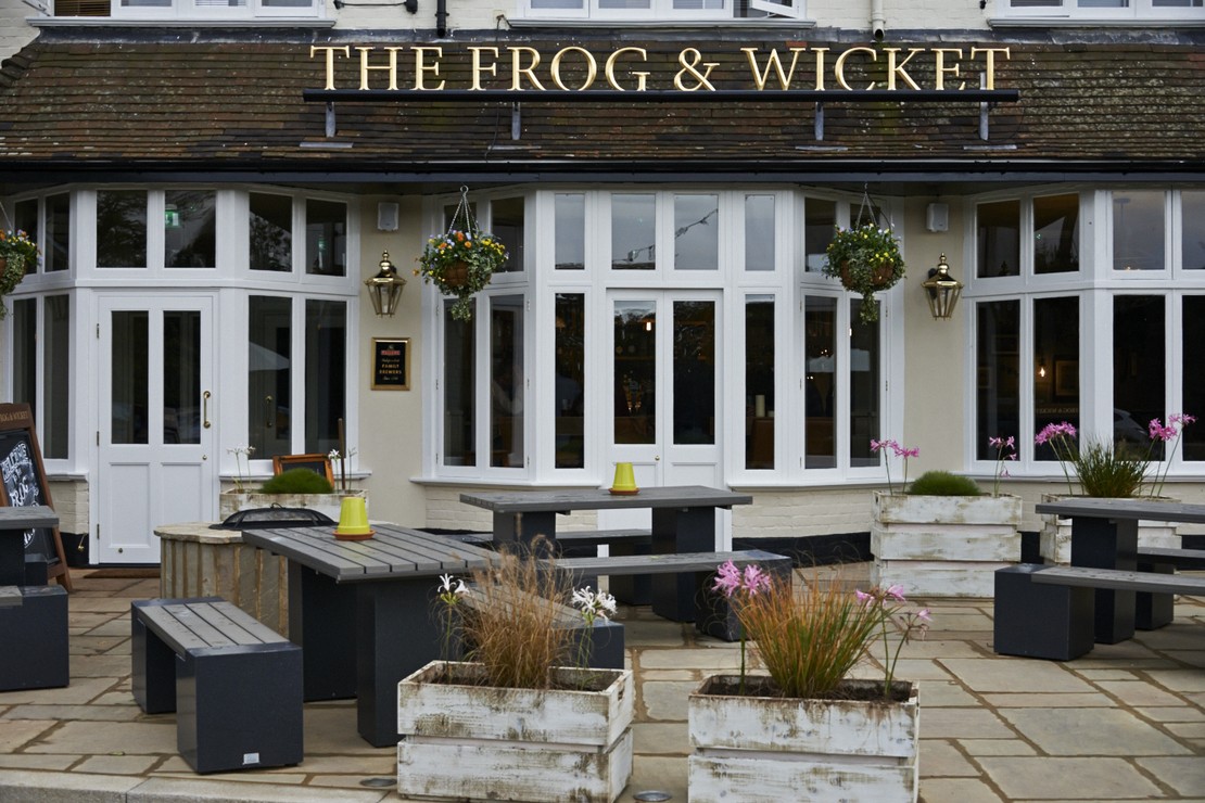 Take a 360 tour of The Frog & Wicket Pub and Restaurant in Eversley Cross
